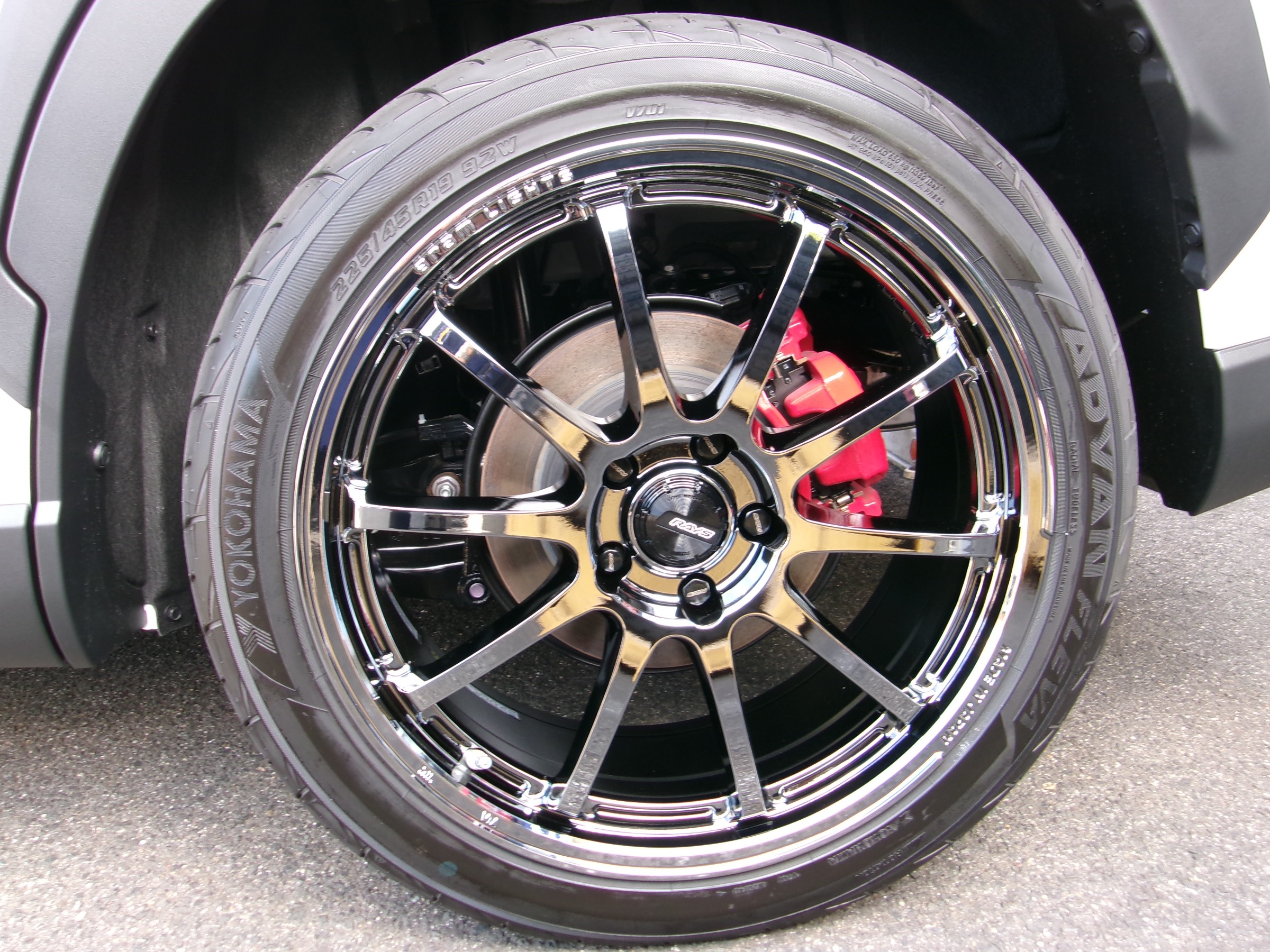 2025年ホイール装着事例 カローラクロス GRスポーツにグラムライツ57NR | トヨタ カローラクロス | 今日の出来事 | コクピット 西部 | 車のカスタマイズにかかわるスタッフより