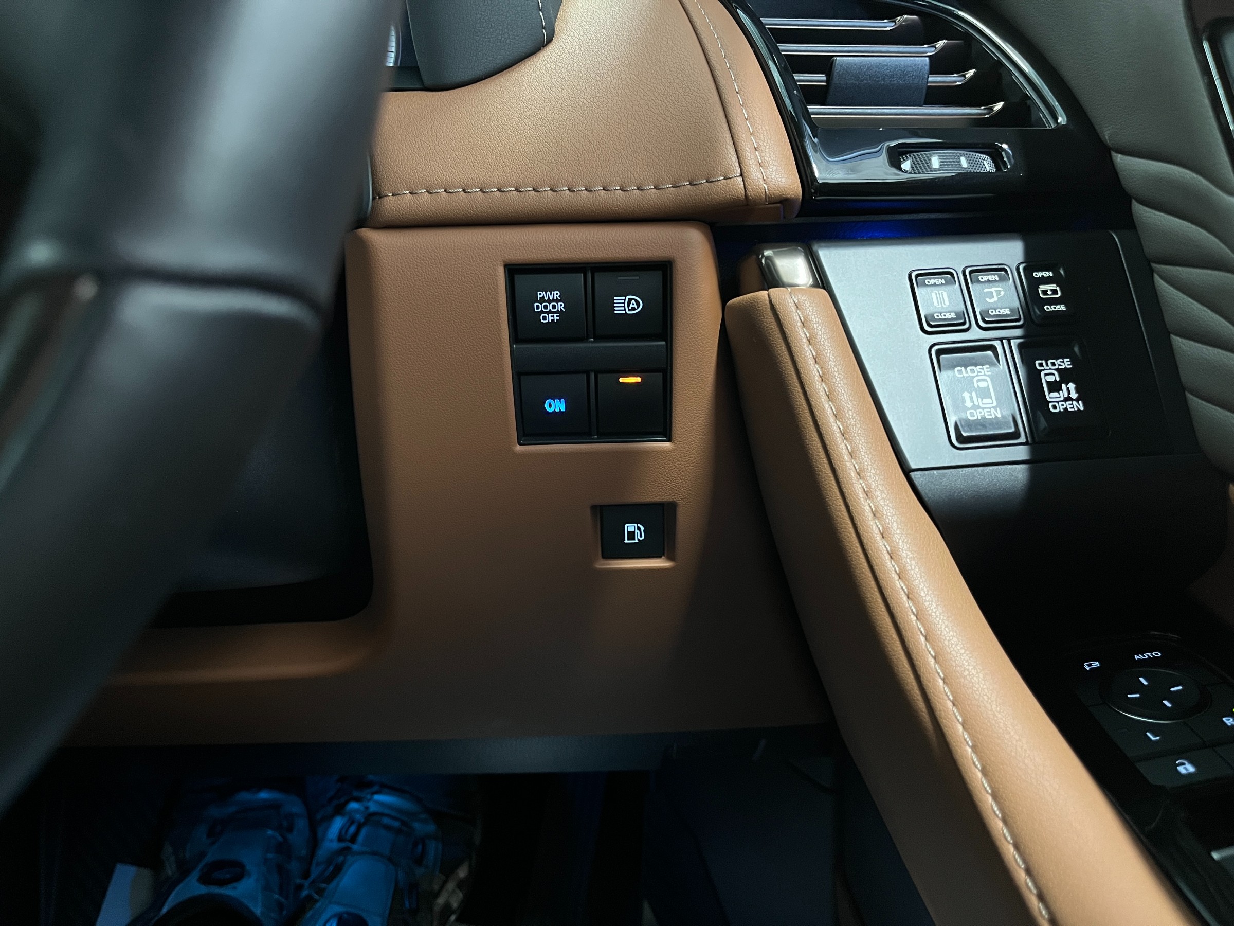 TAHA40 VELLFIRE “TEIN EDFC5”装着で乗り味の変化を楽しむ | トヨタ ヴェルファイア 足まわり（サスペンション・ブレーキ） 足まわり（サスペンション・ブレーキ ...