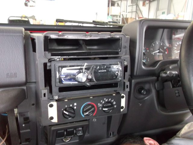 ラングラーJEEP（TJ40）にオーディオを。 | カスタマイズ別ショーケース | コクピット 名取 | お店の取付加工事例紹介
