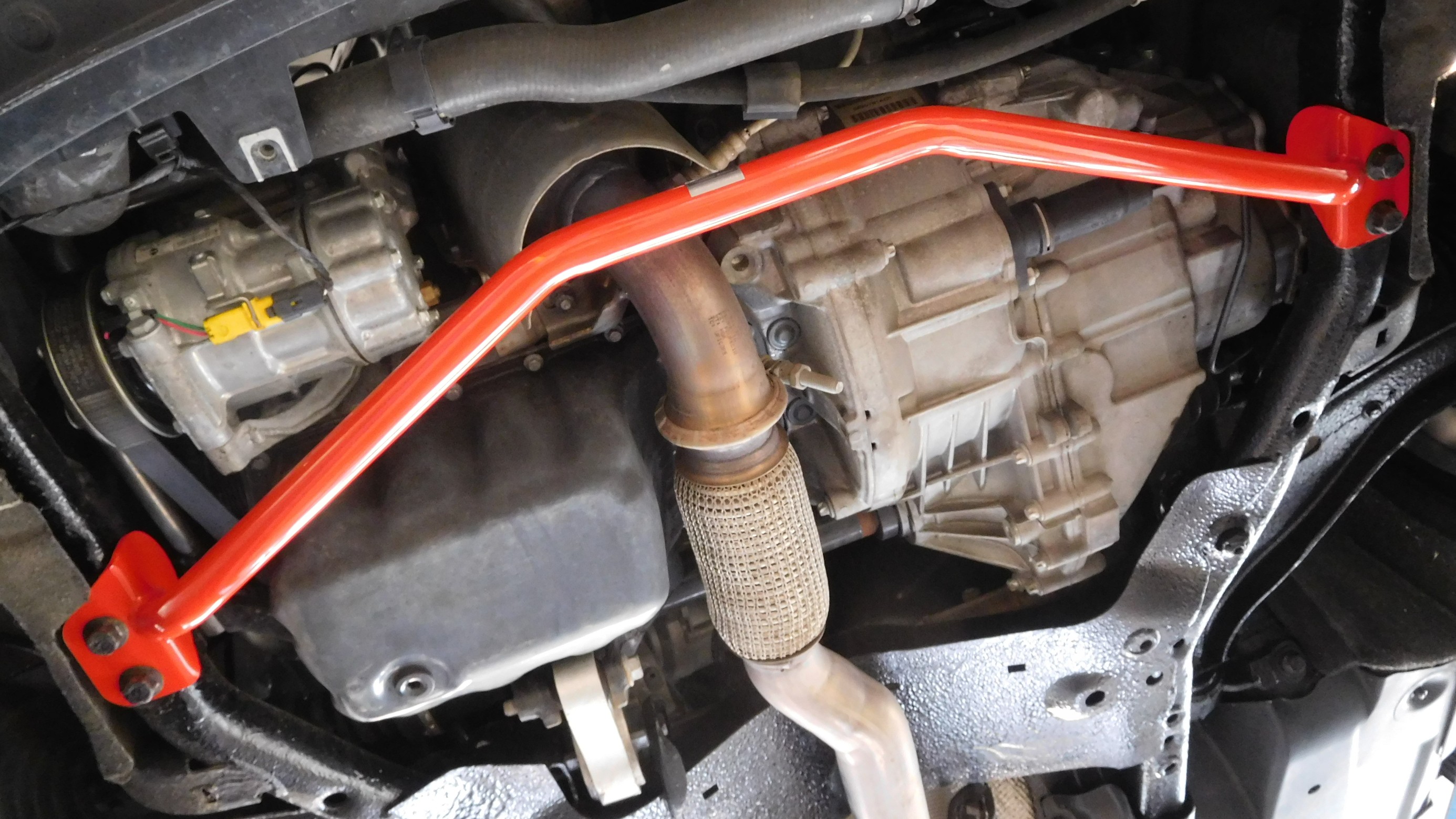 MINI R56 に GIOMIC（ジオミック）メンバーブレースセット＆パフォーマンスタワーバーの取付作業。 | ミニ 足まわり ...