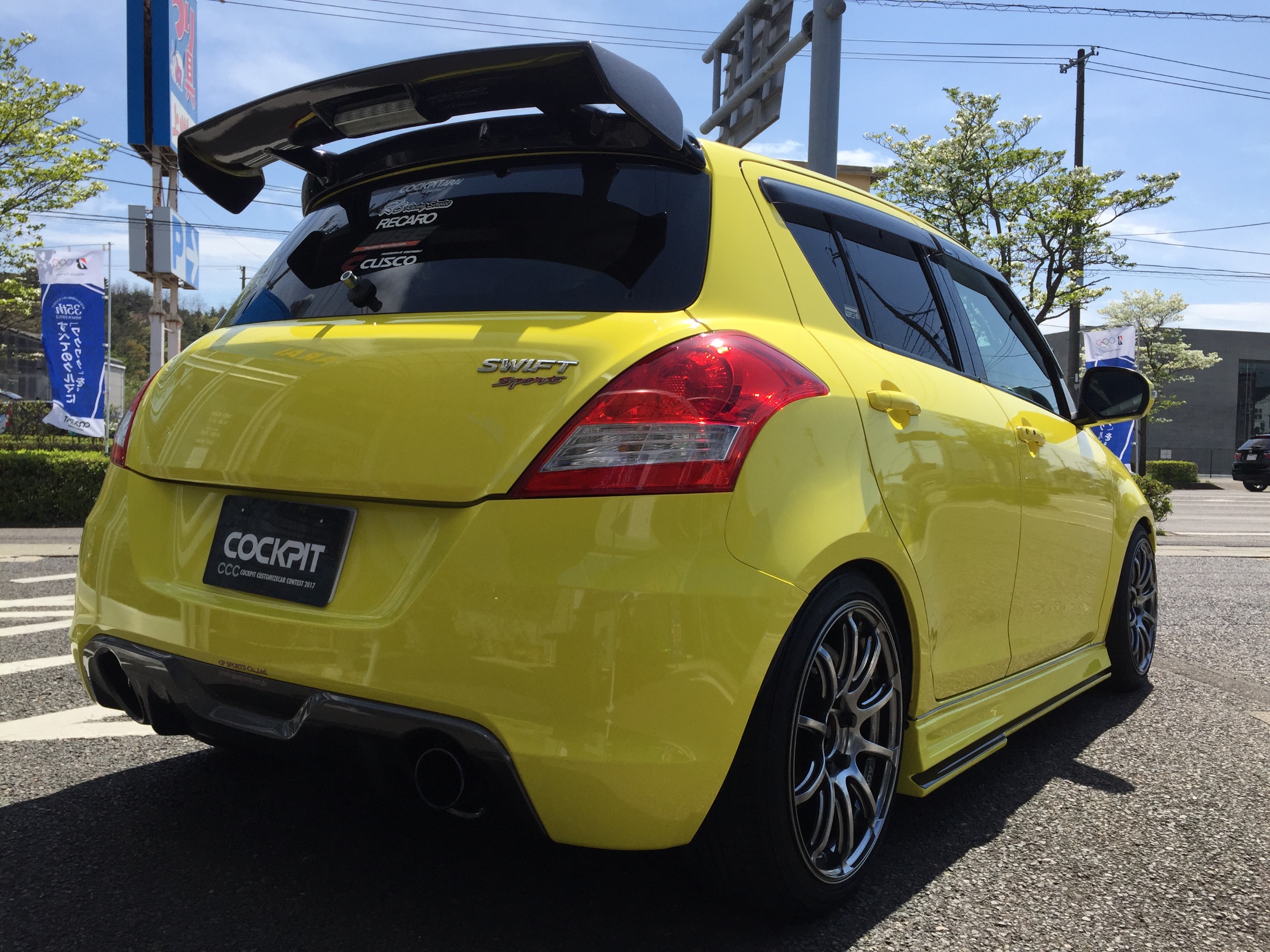 SUZUKI SWIFT SPORT ZC32 | オーナーズカーインデックス | カスタマイズカー紹介 | コクピット 荒井 | お客さまの車高調、ドレスアップ、カスタマイズなど加工取付事例 ...