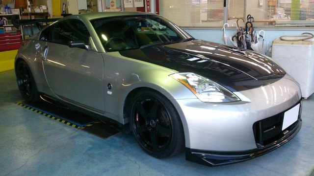 ☆ フェアレディZ（Z33）にカーボンボンネットお取付 ☆ | スタッフBlog ♡ | コクピット 藤枝（タイヤ館 藤枝） | 車のカスタマイズにかかわるスタッフより