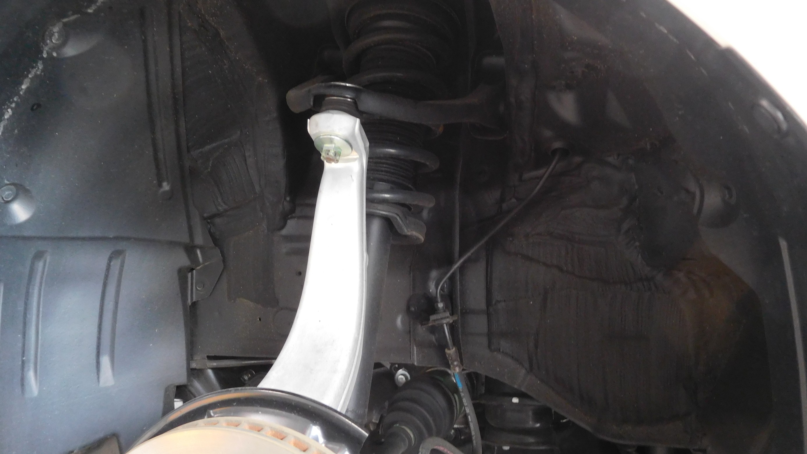 トヨタ AWS211 クラウン アスリート ハイブリッド に車高調取付と4輪アライメント調整 ／ CUSCO特注 | トヨタ クラウン アスリート 足まわり（サスペンション・ブレーキ ...