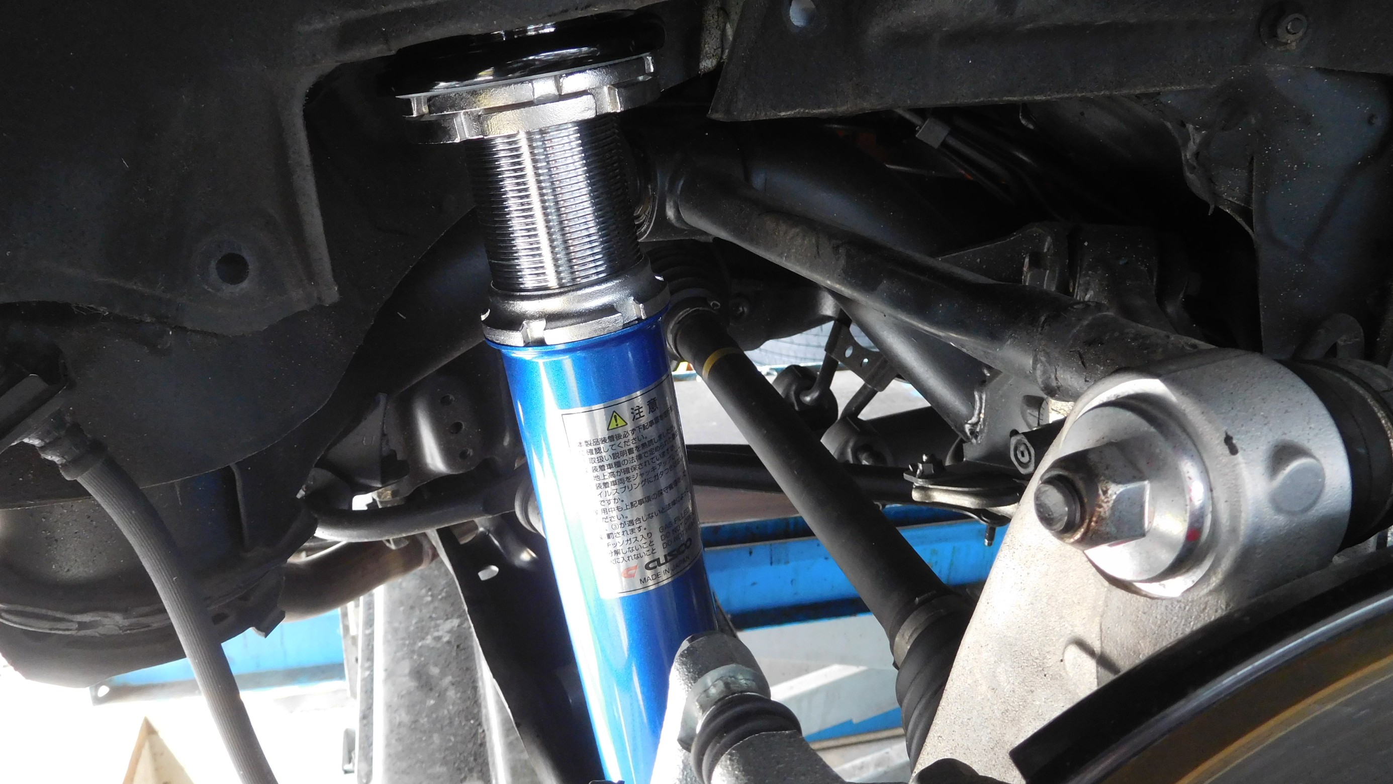 トヨタ AWS211 クラウン アスリート ハイブリッド に車高調取付と4輪アライメント調整 ／ CUSCO特注 | トヨタ クラウン アスリート 足まわり（サスペンション・ブレーキ ...