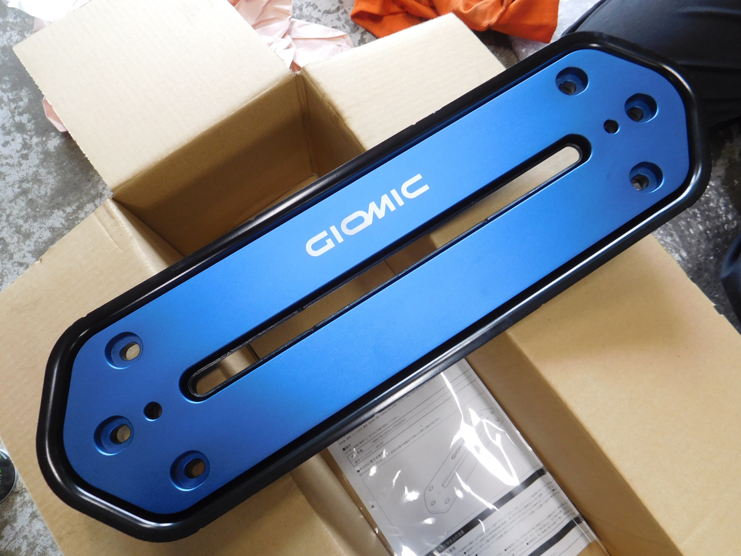 GIOMIC（ジオミック）ボディ フロア プレート の取付作業 ／ MINI F54 CLUBMAN | ミニ 足まわり（サスペンション ...