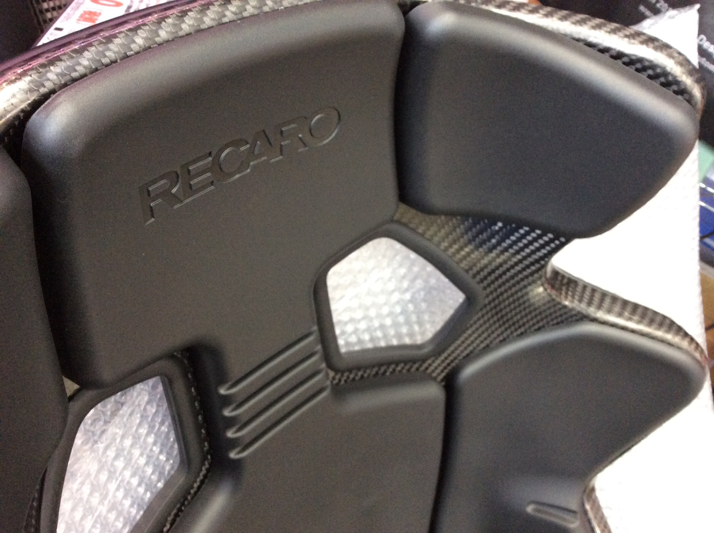 待ってました！！ ついに登場です！！！ カーボンの RECARO PRO RACER 《RMS》 2600A！！ | BMW インテリア ...