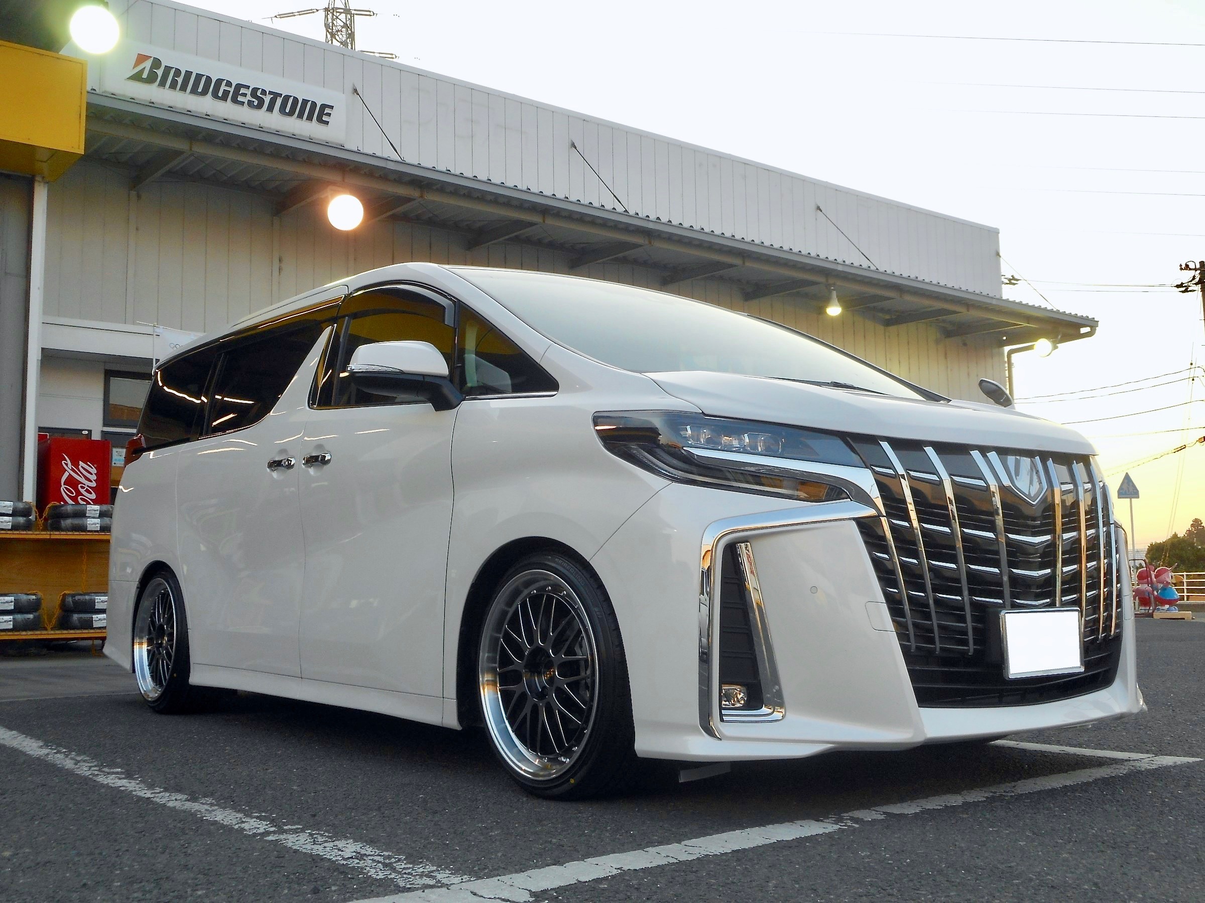 AGH30 アルファード | オーナーズカーインデックス | カスタマイズカー紹介 | コクピット 名取 | お客さまの車高調、ドレスアップ ...