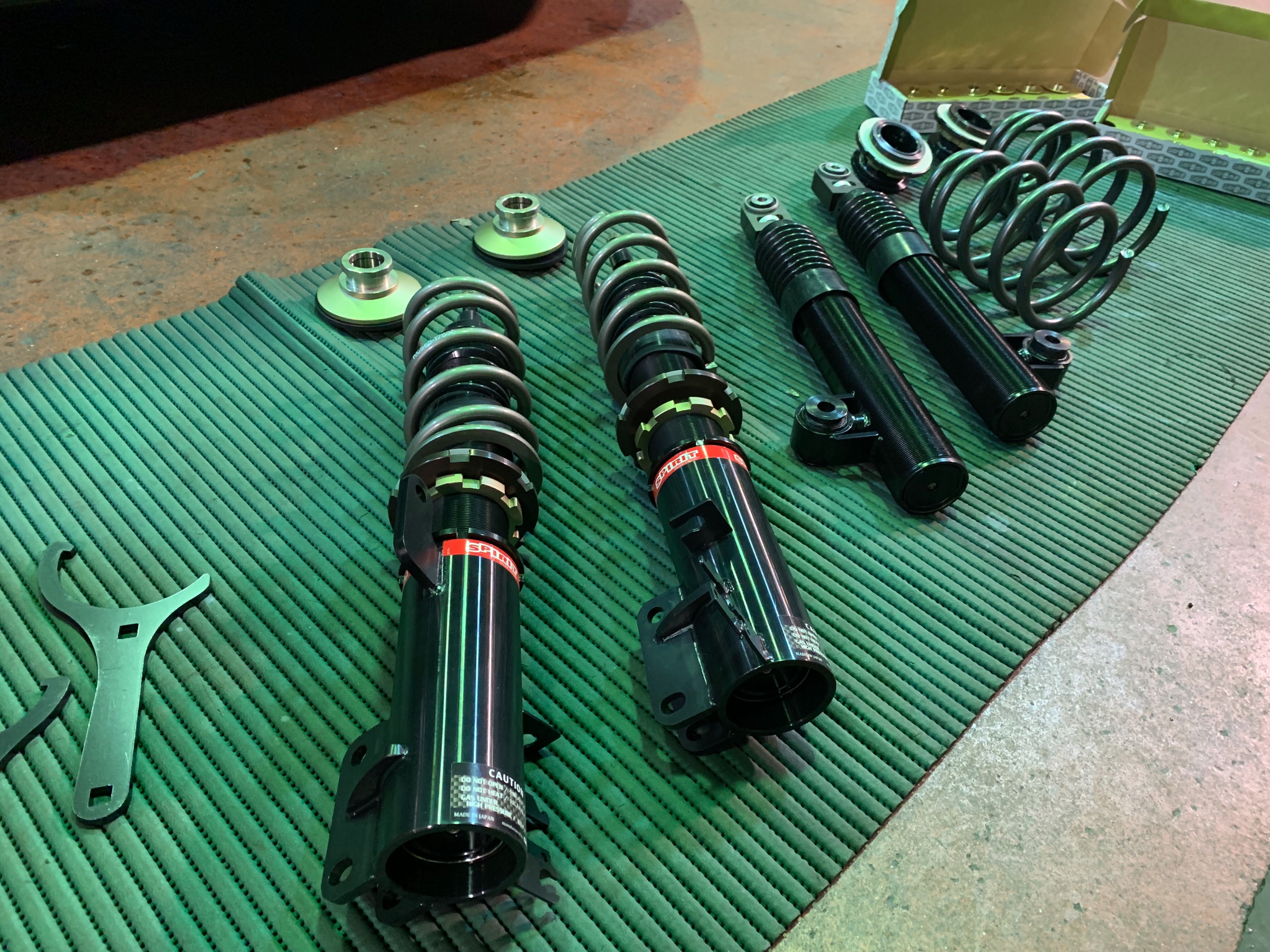 ABARTH 595 SPIRIT サスキット ＆ SPOON リジカラ取付 | フィアット 500 アバルト 足まわり（サスペンション ...