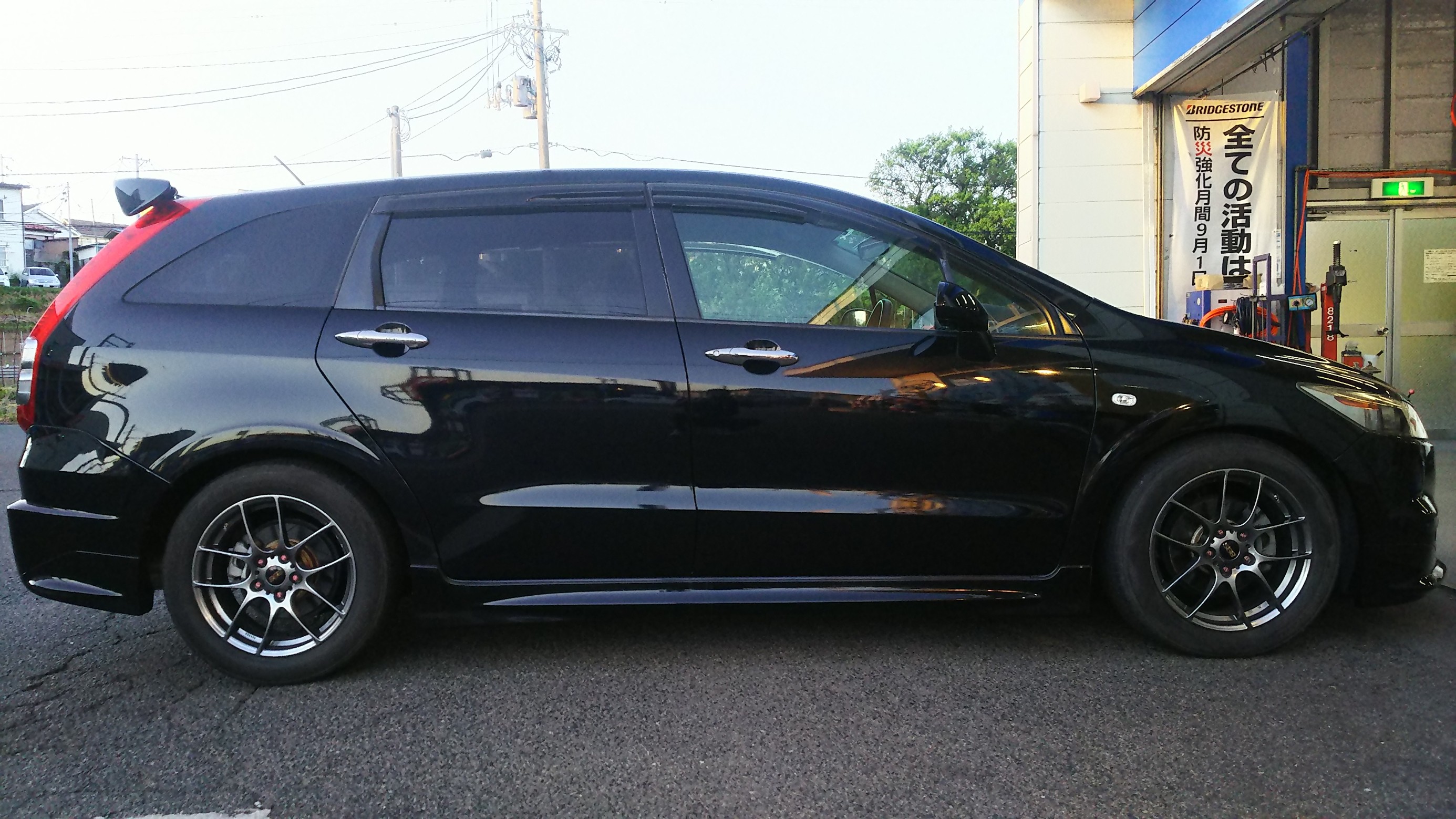 RN6 ストリーム RSZ | オーナーズカーインデックス | カスタマイズカー紹介 | コクピット モリオカ | お客さまの車高調、ドレスアップ、カスタマイズなど加工取付事例車両の紹介