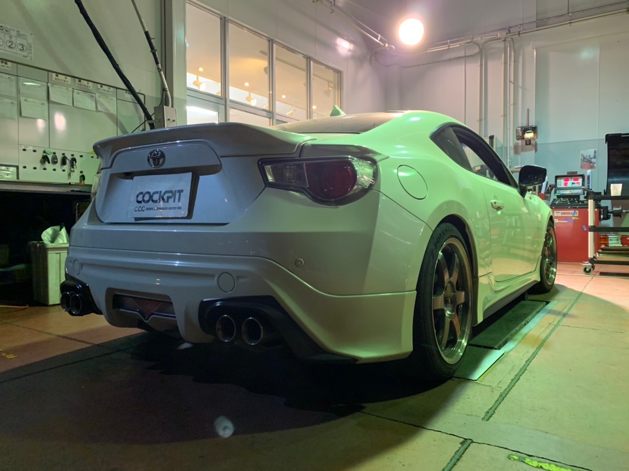 TOYOTA 86 [ZN6] HKSオイルクーラーkit取付 | トヨタ 86（ZN6） | スタッフ 日記 | コクピット 荒井 | 車のカスタマイズにかかわるスタッフより